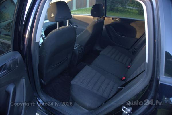 Black Volkswagen Passat 2010 in Tallinn, with an engine capacity of 2.00 L and mileage of 327 thousand km for 3950 €, photo 9 on AUTOMOTO.COM.LV