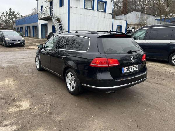 Black Volkswagen Passat 2011 in Kaunas, with an engine capacity of 1.97 L and mileage of 300 thousand km for 2900 €, photo 4 on AUTOMOTO.COM.LV
