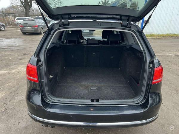 Black Volkswagen Passat 2011 in Kaunas, with an engine capacity of 1.97 L and mileage of 300 thousand km for 2900 €, photo 10 on AUTOMOTO.COM.LV