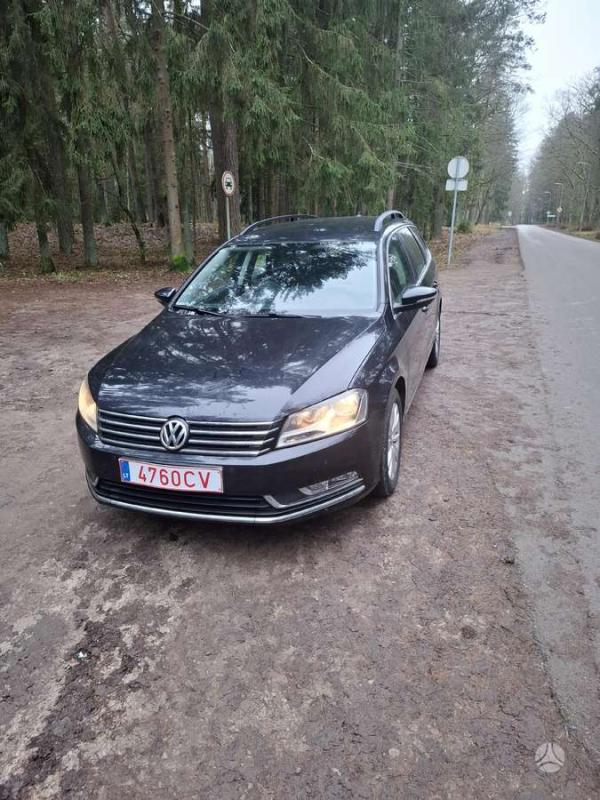 Melns Volkswagen Passat 2011 Kuršėnai, ar dzinēja tilpumu 1.60 L un nobraukumu 295 tūkst. km par 4250 €, foto 2 vietnē AUTOMOTO.COM.LV