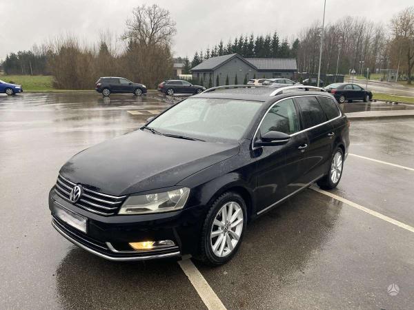 Black Volkswagen Passat 2011 in Silale, with an engine capacity of 2.00 L and mileage of 325 thousand km for 4100 €, photo 2 on AUTOMOTO.COM.LV