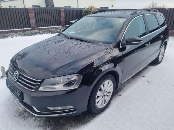 Black Volkswagen Passat 2011 in Marijampole, with an engine capacity of 1.60 L and mileage of 344 thousand km for 3899 €, photo 1 on AUTOMOTO.COM.LV