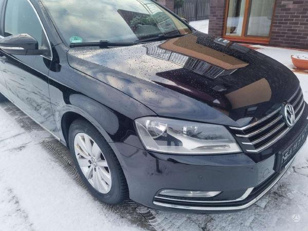 Black Volkswagen Passat 2011 in Marijampole, with an engine capacity of 1.60 L and mileage of 344 thousand km for 3899 €, photo 6 on AUTOMOTO.COM.LV