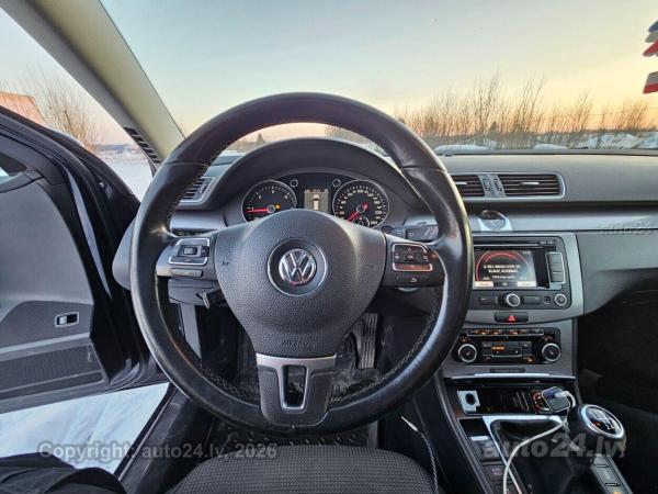 Melns Volkswagen Passat 2011 Tallina, ar dzinēja tilpumu 2.00 L un nobraukumu 0 tūkst. km par 4900 €, foto 7 vietnē AUTOMOTO.COM.LV