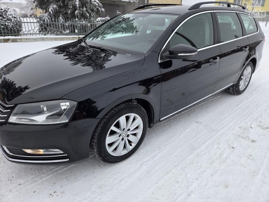 Black Volkswagen Passat 2011 in Vilnius, with an engine capacity of 1.60 L and mileage of 190 thousand km for 4800 €, photo 1 on AUTOMOTO.COM.LV
