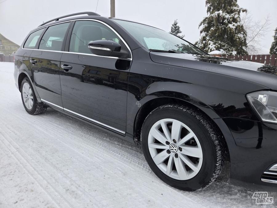 Black Volkswagen Passat 2011 in Vilnius, with an engine capacity of 1.60 L and mileage of 190 thousand km for 4800 €, photo 3 on AUTOMOTO.COM.LV