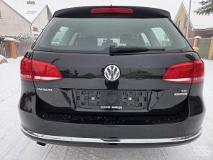 Black Volkswagen Passat 2011 in Vilnius, with an engine capacity of 1.60 L and mileage of 190 thousand km for 4800 €, photo 6 on AUTOMOTO.COM.LV