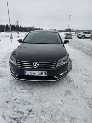 Black Volkswagen Passat 2011 in Kaunas, with an engine capacity of 1.97 L and mileage of 271 thousand km for 3500 €, photo  on AUTOMOTO.COM.LV