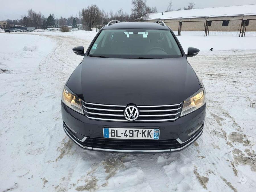 Black Volkswagen Passat 2011 in Taurage, with an engine capacity of 1.97 L and mileage of 280 thousand km for 4400 €, photo 1 on AUTOMOTO.COM.LV