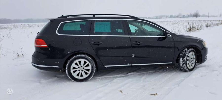 Black Volkswagen Passat 2011 in Jurbarkas, with an engine capacity of 1.97 L and mileage of 228 thousand km for 6200 €, photo 4 on AUTOMOTO.COM.LV