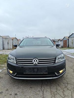Black Volkswagen Passat 2011 in Panevezys, with an engine capacity of 1.98 L and mileage of 372 thousand km for 3990 €, photo 2 on AUTOMOTO.COM.LV