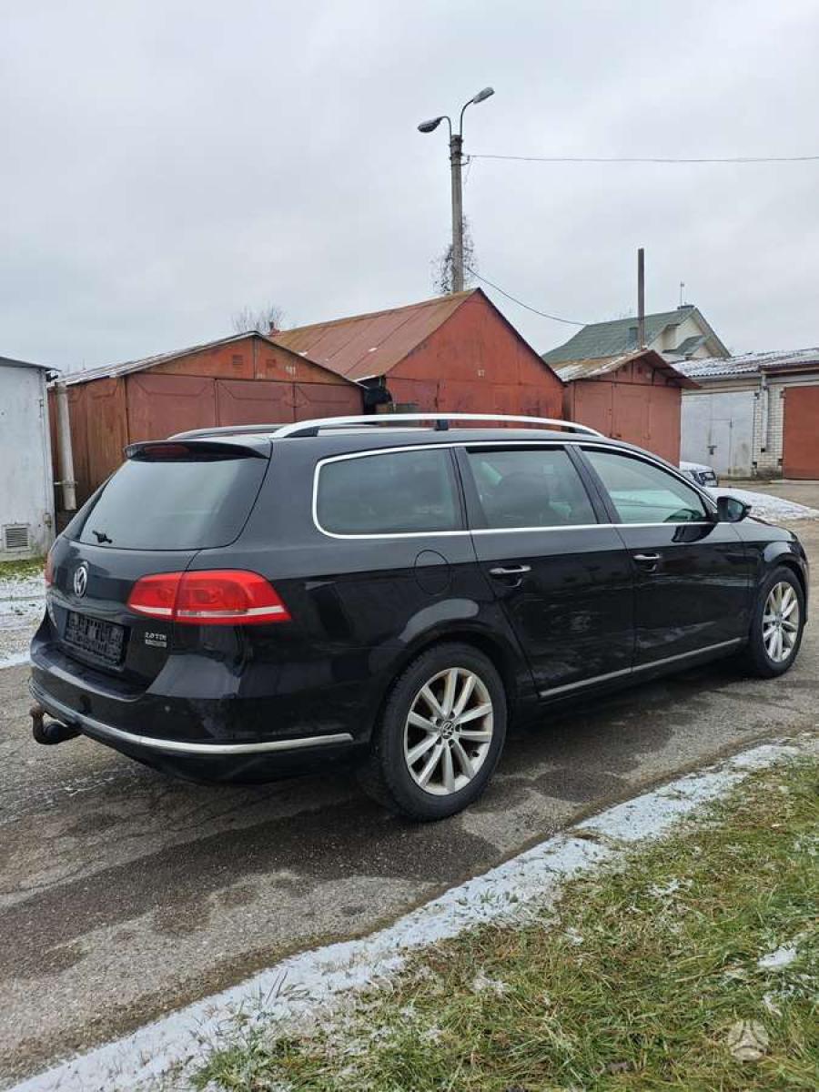 Black Volkswagen Passat 2011 in Panevezys, with an engine capacity of 1.98 L and mileage of 372 thousand km for 3990 €, photo 3 on AUTOMOTO.COM.LV