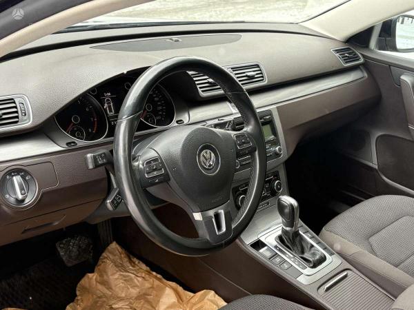 Melns Volkswagen Passat 2011 Alīta, ar dzinēja tilpumu 1.39 L un nobraukumu 265 tūkst. km par 4699 €, foto 6 vietnē AUTOMOTO.COM.LV