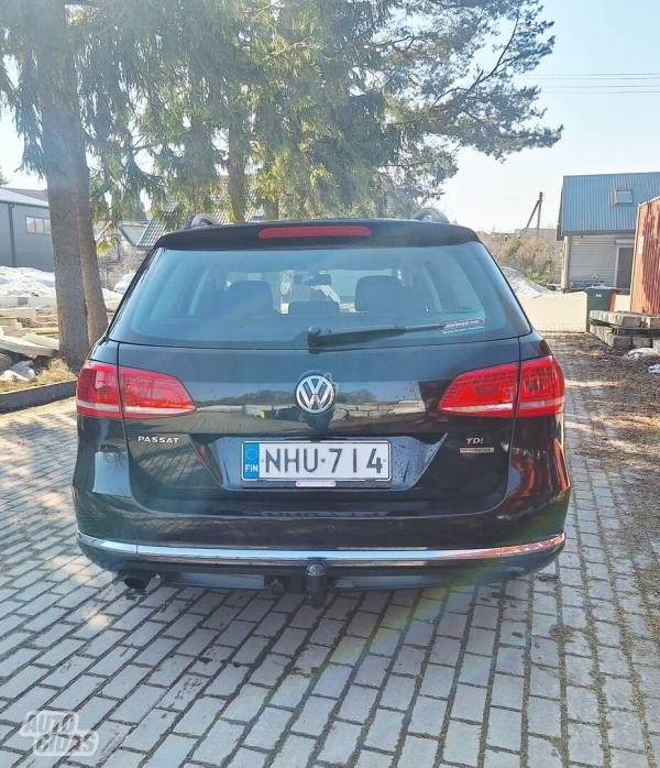 Black Volkswagen Passat 2011 in Radviliskis, with an engine capacity of 1.60 L and mileage of 284 thousand km for 4750 €, photo 8 on AUTOMOTO.COM.LV