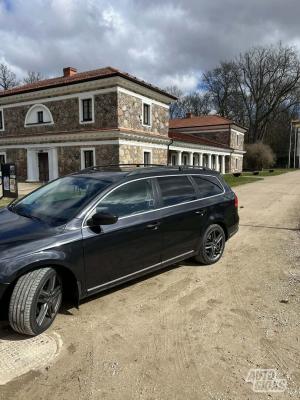 Black Volkswagen Passat 2011 in Vilnius, with an engine capacity of 2.00 L and mileage of 362 thousand km for 5800 €, photo 5 on AUTOMOTO.COM.LV
