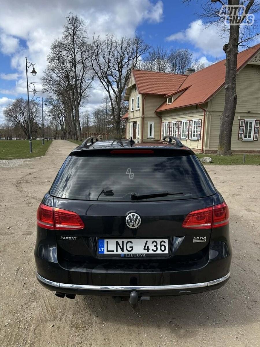 Black Volkswagen Passat 2011 in Vilnius, with an engine capacity of 2.00 L and mileage of 362 thousand km for 5800 €, photo 7 on AUTOMOTO.COM.LV