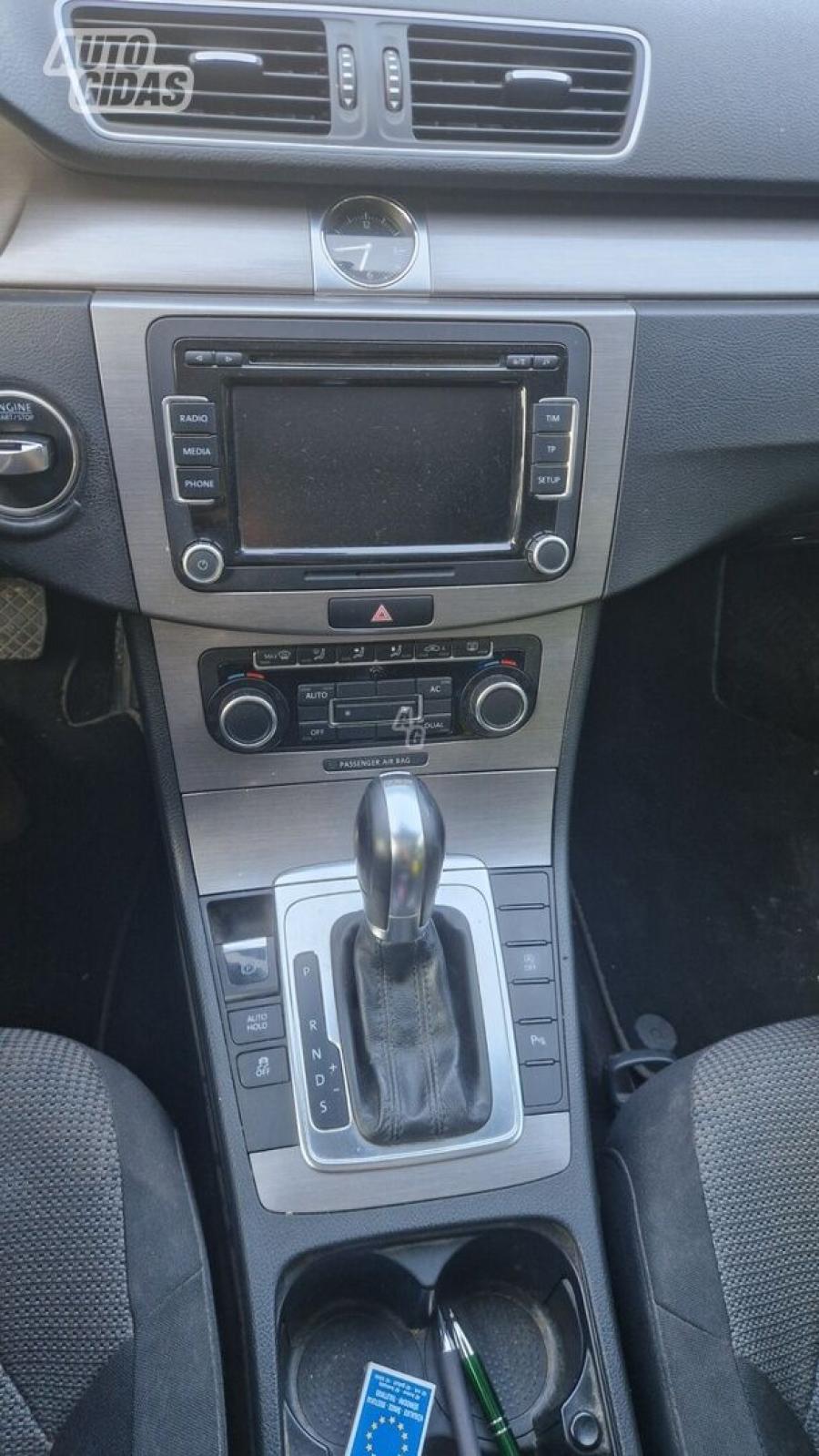 Black Volkswagen Passat 2011 in Joniskis, with an engine capacity of 2.00 L and mileage of 298 thousand km for 3600 €, photo 13 on AUTOMOTO.COM.LV