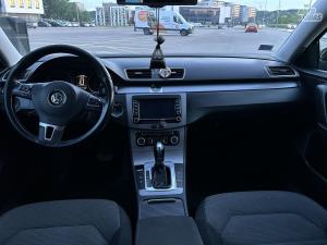 Black Volkswagen Passat 2011 in Vilnius, with an engine capacity of 2.00 L and mileage of 325 thousand km for 4500 €, photo 13 on AUTOMOTO.COM.LV