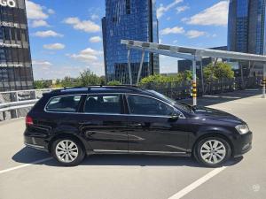 Black Volkswagen Passat 2011 in Vilnius, with an engine capacity of 1.60 L and mileage of 274 thousand km for 5000 €, photo 8 on AUTOMOTO.COM.LV