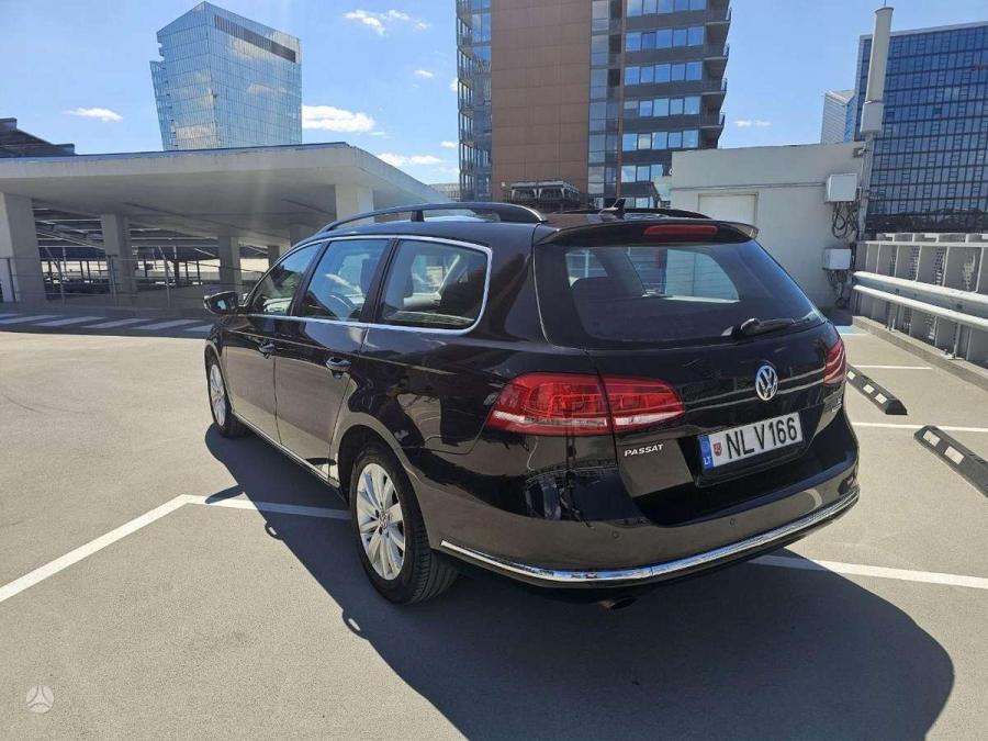 Black Volkswagen Passat 2011 in Vilnius, with an engine capacity of 1.60 L and mileage of 274 thousand km for 5000 €, photo 10 on AUTOMOTO.COM.LV