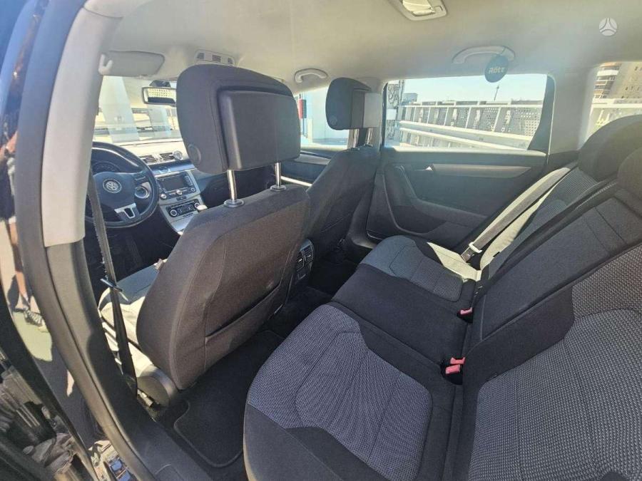 Black Volkswagen Passat 2011 in Vilnius, with an engine capacity of 1.60 L and mileage of 274 thousand km for 5000 €, photo 11 on AUTOMOTO.COM.LV