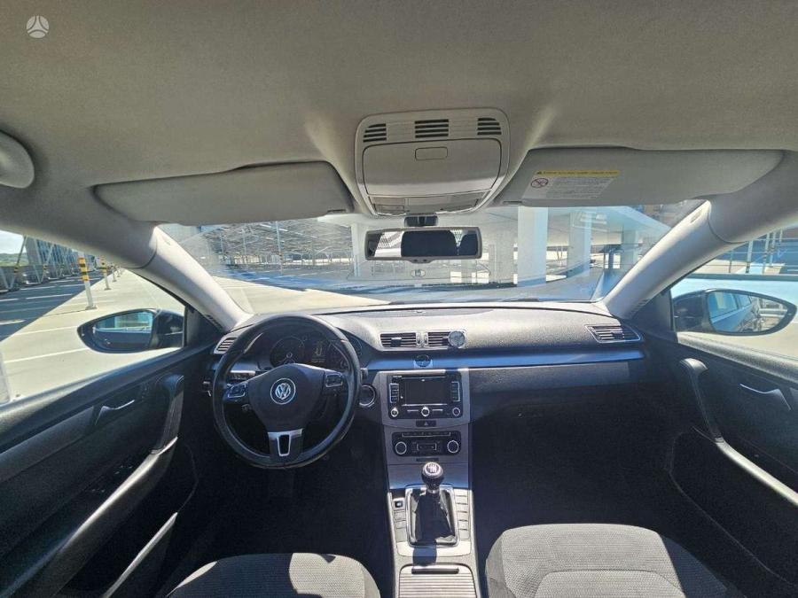 Black Volkswagen Passat 2011 in Vilnius, with an engine capacity of 1.60 L and mileage of 274 thousand km for 5000 €, photo 12 on AUTOMOTO.COM.LV