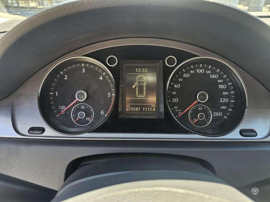 Black Volkswagen Passat 2011 in Vilnius, with an engine capacity of 1.60 L and mileage of 274 thousand km for 5000 €, photo 13 on AUTOMOTO.COM.LV