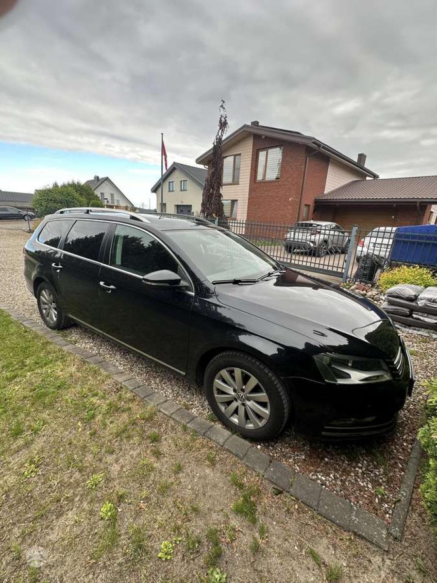 Black Volkswagen Passat 2011 in Kaunas, with an engine capacity of 1.97 L and mileage of 169 thousand km for 4200 €, photo 1 on AUTOMOTO.COM.LV