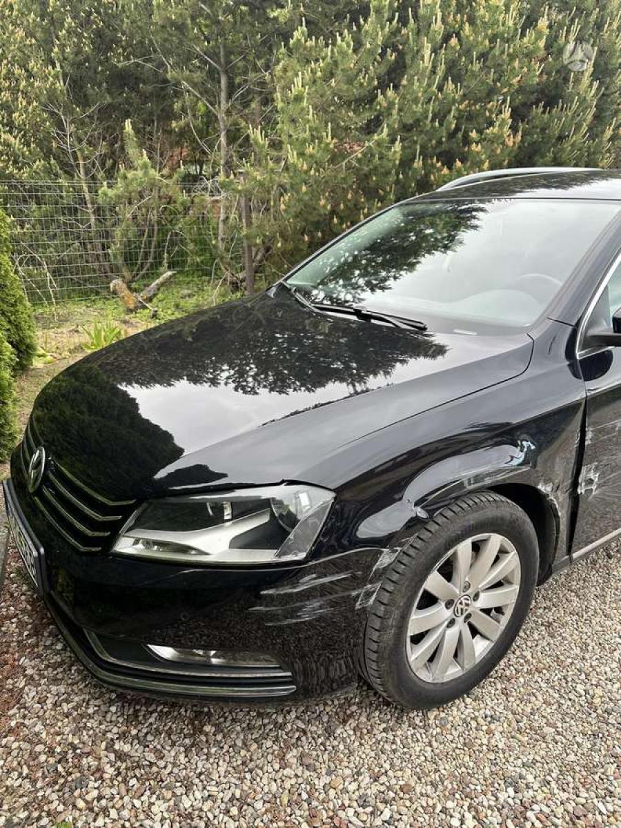 Black Volkswagen Passat 2011 in Kaunas, with an engine capacity of 1.97 L and mileage of 169 thousand km for 4200 €, photo 4 on AUTOMOTO.COM.LV