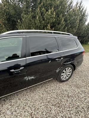 Black Volkswagen Passat 2011 in Kaunas, with an engine capacity of 1.97 L and mileage of 169 thousand km for 4200 €, photo 8 on AUTOMOTO.COM.LV