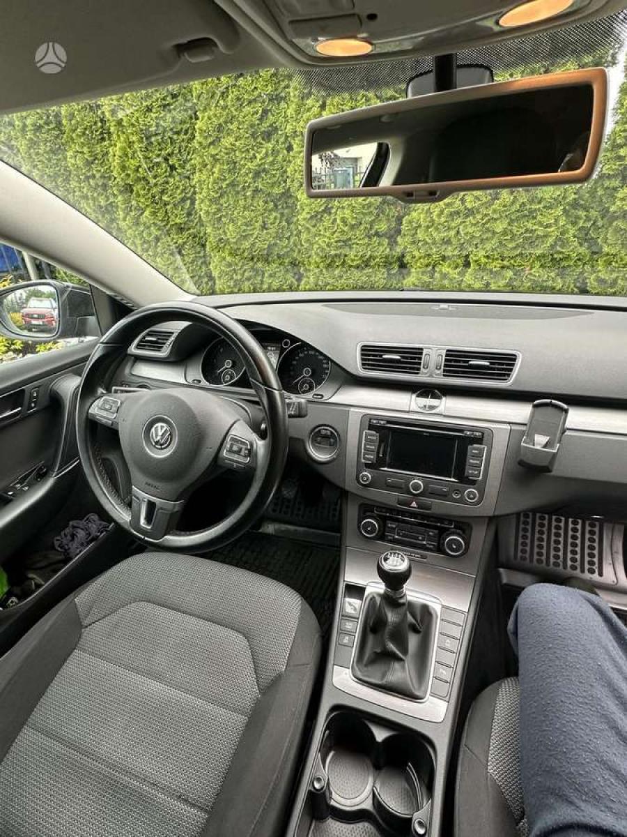 Black Volkswagen Passat 2011 in Kaunas, with an engine capacity of 1.97 L and mileage of 169 thousand km for 4200 €, photo 13 on AUTOMOTO.COM.LV