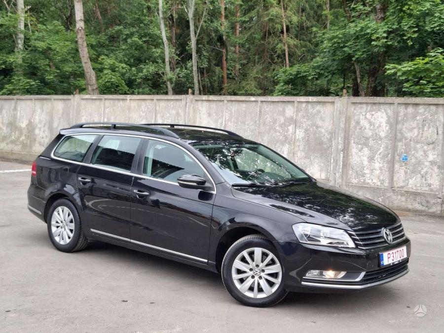Black Volkswagen Passat 2011 in Vilnius, with an engine capacity of 1.80 L and mileage of 202 thousand km for 3850 €, photo 1 on AUTOMOTO.COM.LV