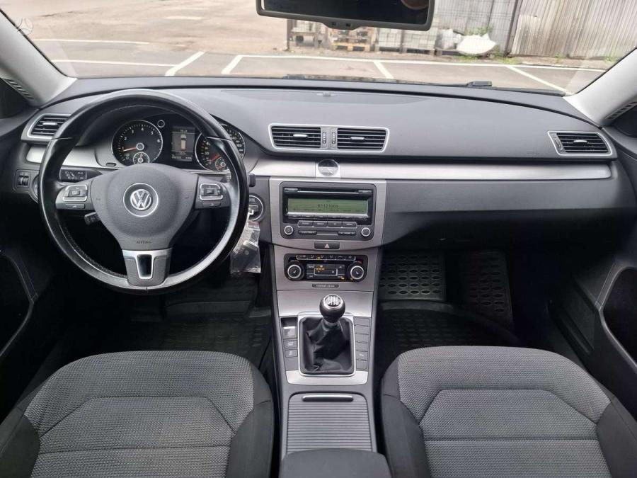 Black Volkswagen Passat 2011 in Vilnius, with an engine capacity of 1.80 L and mileage of 202 thousand km for 3850 €, photo 14 on AUTOMOTO.COM.LV