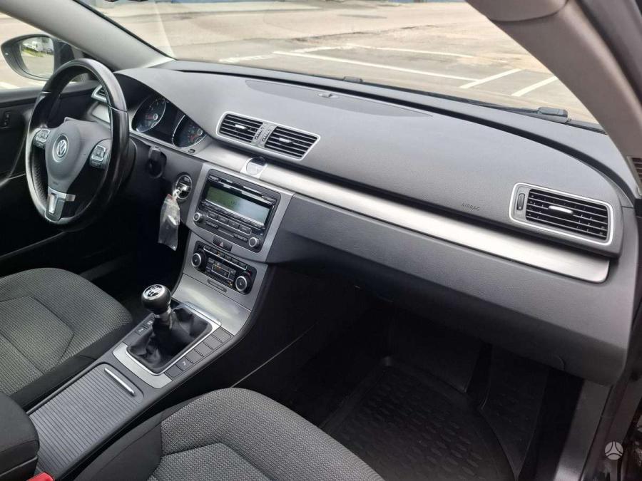 Black Volkswagen Passat 2011 in Vilnius, with an engine capacity of 1.80 L and mileage of 202 thousand km for 3850 €, photo 15 on AUTOMOTO.COM.LV