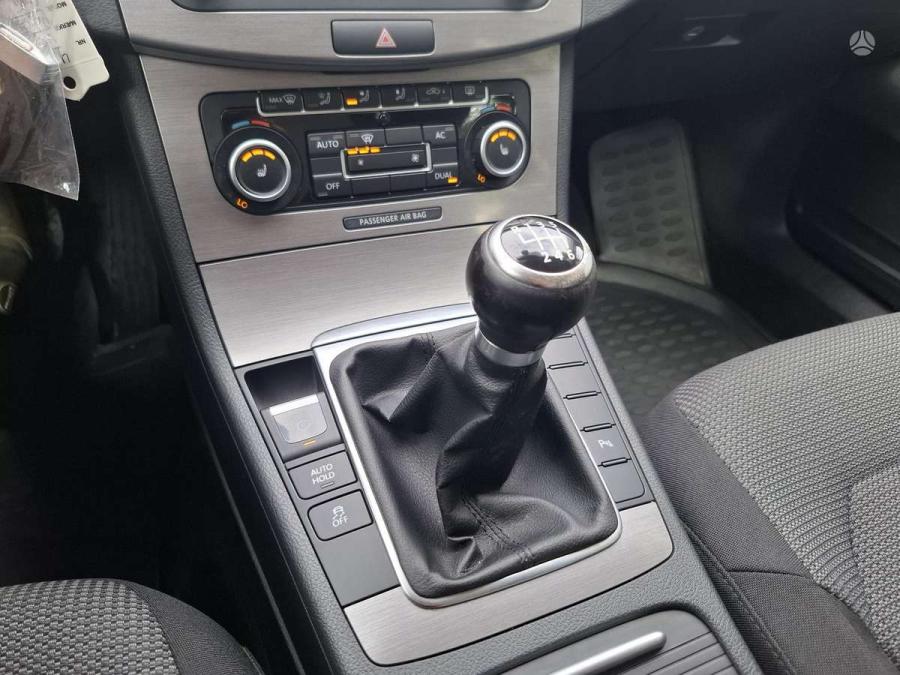 Black Volkswagen Passat 2011 in Vilnius, with an engine capacity of 1.80 L and mileage of 202 thousand km for 3850 €, photo 16 on AUTOMOTO.COM.LV