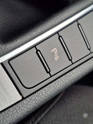 Black Volkswagen Passat 2011 in Vilnius, with an engine capacity of 1.80 L and mileage of 202 thousand km for 3850 €, photo 18 on AUTOMOTO.COM.LV