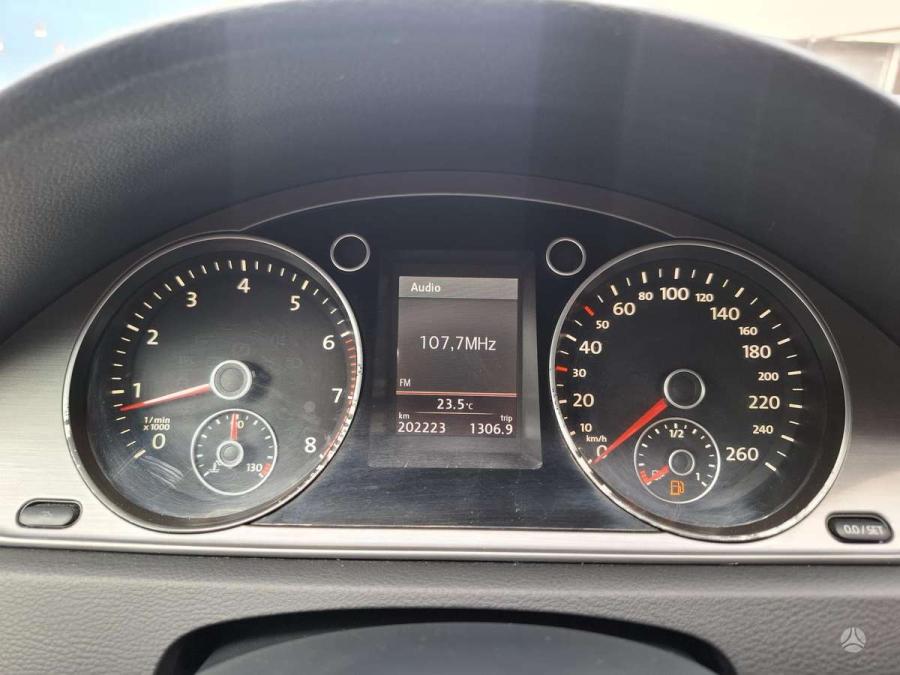 Black Volkswagen Passat 2011 in Vilnius, with an engine capacity of 1.80 L and mileage of 202 thousand km for 3850 €, photo 22 on AUTOMOTO.COM.LV