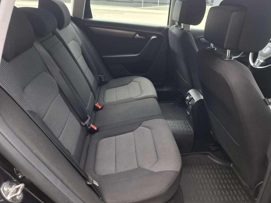 Black Volkswagen Passat 2011 in Vilnius, with an engine capacity of 1.80 L and mileage of 202 thousand km for 3850 €, photo 25 on AUTOMOTO.COM.LV
