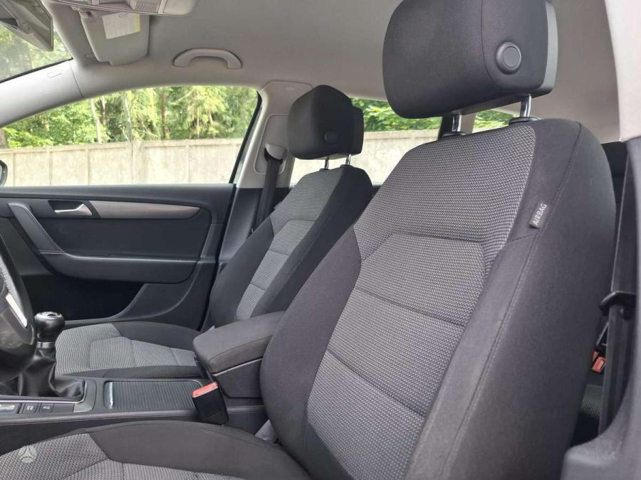 Black Volkswagen Passat 2011 in Vilnius, with an engine capacity of 1.80 L and mileage of 202 thousand km for 3850 €, photo 26 on AUTOMOTO.COM.LV