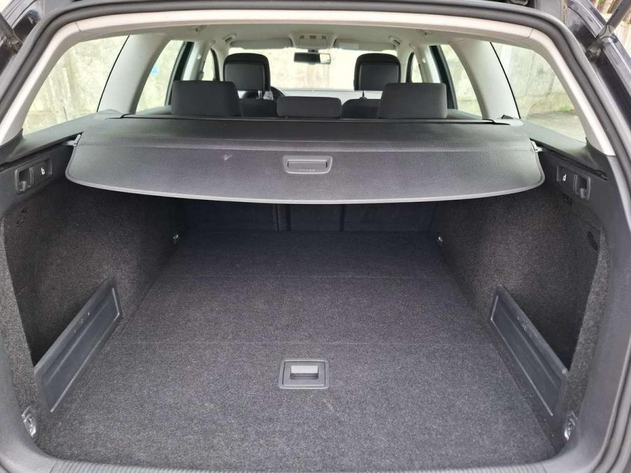 Black Volkswagen Passat 2011 in Vilnius, with an engine capacity of 1.80 L and mileage of 202 thousand km for 3850 €, photo 28 on AUTOMOTO.COM.LV
