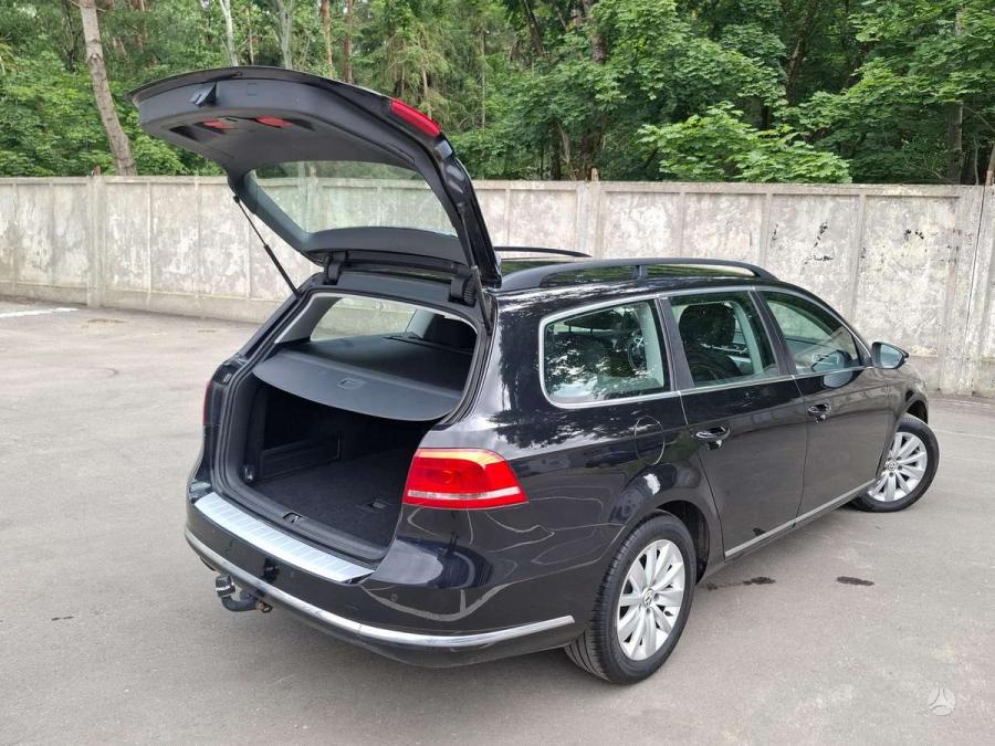 Black Volkswagen Passat 2011 in Vilnius, with an engine capacity of 1.80 L and mileage of 202 thousand km for 3850 €, photo 29 on AUTOMOTO.COM.LV