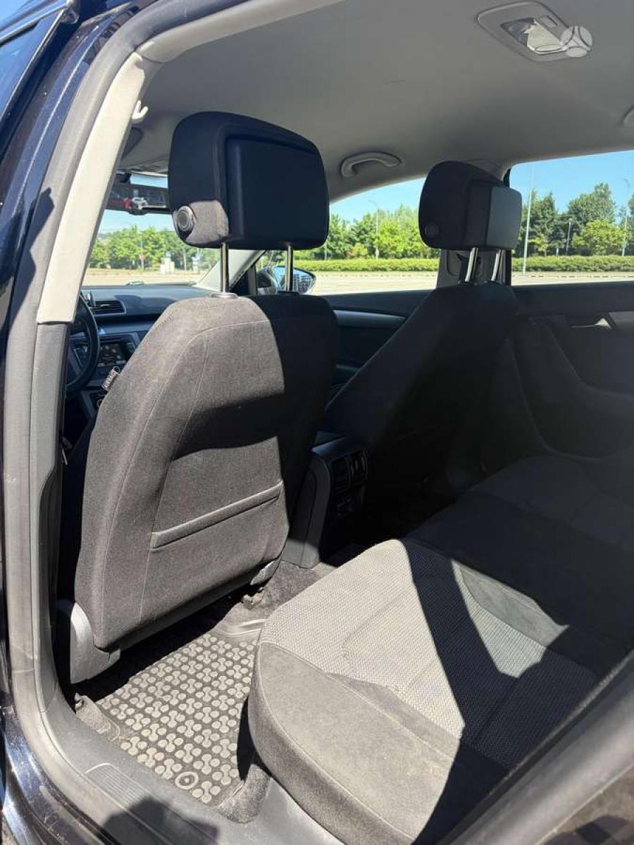 Black Volkswagen Passat 2011 in Vilnius, with an engine capacity of 1.97 L and mileage of 299 thousand km for 5199 €, photo 8 on AUTOMOTO.COM.LV