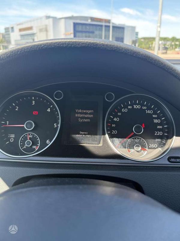 Black Volkswagen Passat 2011 in Vilnius, with an engine capacity of 1.97 L and mileage of 299 thousand km for 5199 €, photo 10 on AUTOMOTO.COM.LV