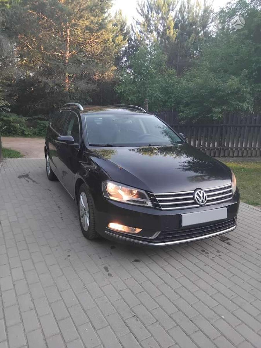 Black Volkswagen Passat 2011 in Vilnius, with an engine capacity of 2.00 L and mileage of 315 thousand km for 4100 €, photo 3 on AUTOMOTO.COM.LV