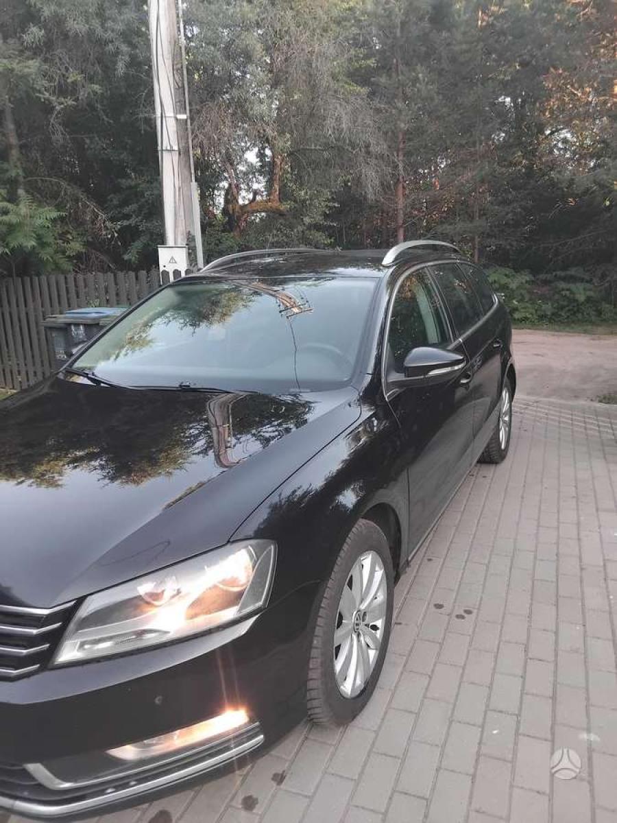 Black Volkswagen Passat 2011 in Vilnius, with an engine capacity of 2.00 L and mileage of 315 thousand km for 4100 €, photo 4 on AUTOMOTO.COM.LV