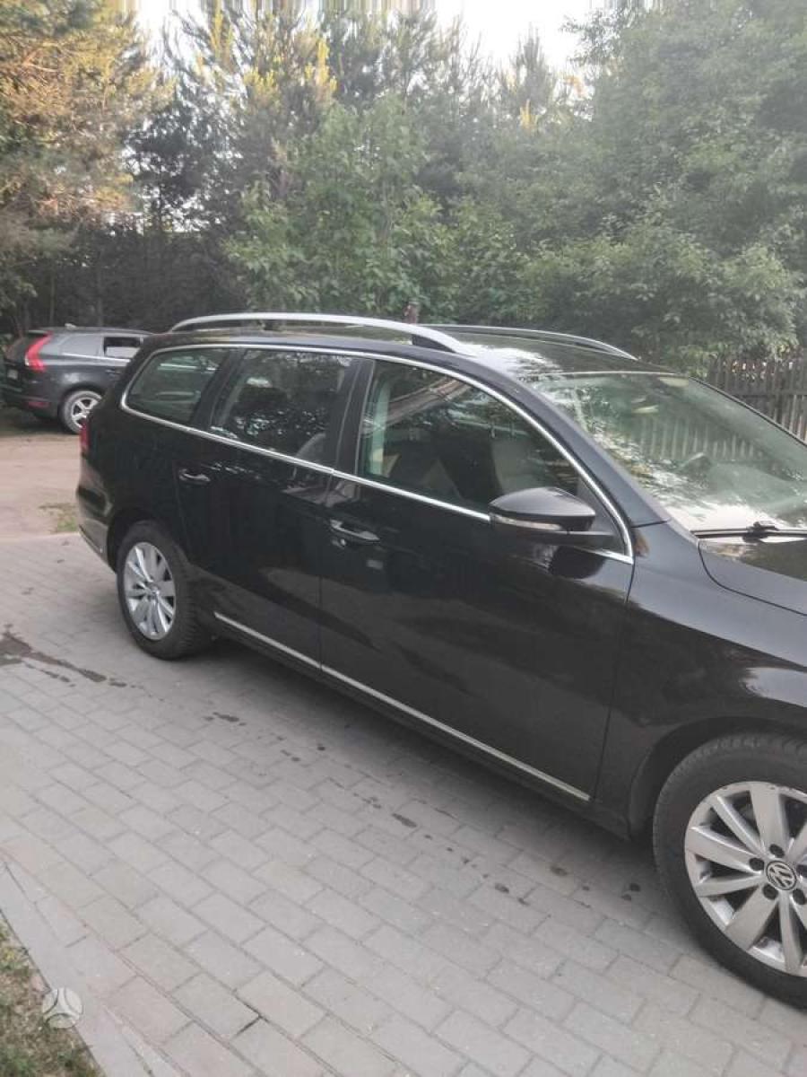 Black Volkswagen Passat 2011 in Vilnius, with an engine capacity of 2.00 L and mileage of 315 thousand km for 4100 €, photo 5 on AUTOMOTO.COM.LV