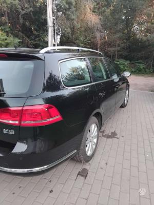 Black Volkswagen Passat 2011 in Vilnius, with an engine capacity of 2.00 L and mileage of 315 thousand km for 4100 €, photo 6 on AUTOMOTO.COM.LV