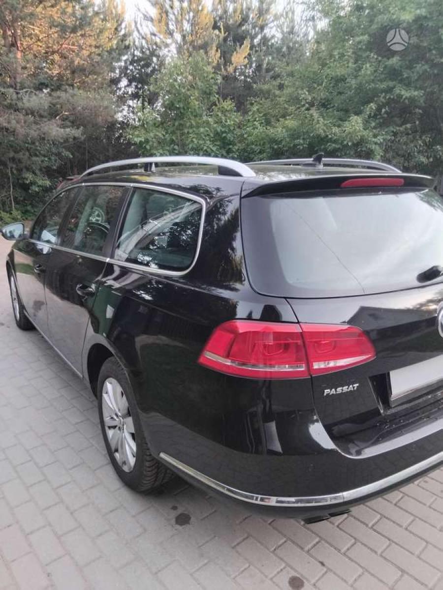 Black Volkswagen Passat 2011 in Vilnius, with an engine capacity of 2.00 L and mileage of 315 thousand km for 4100 €, photo 7 on AUTOMOTO.COM.LV