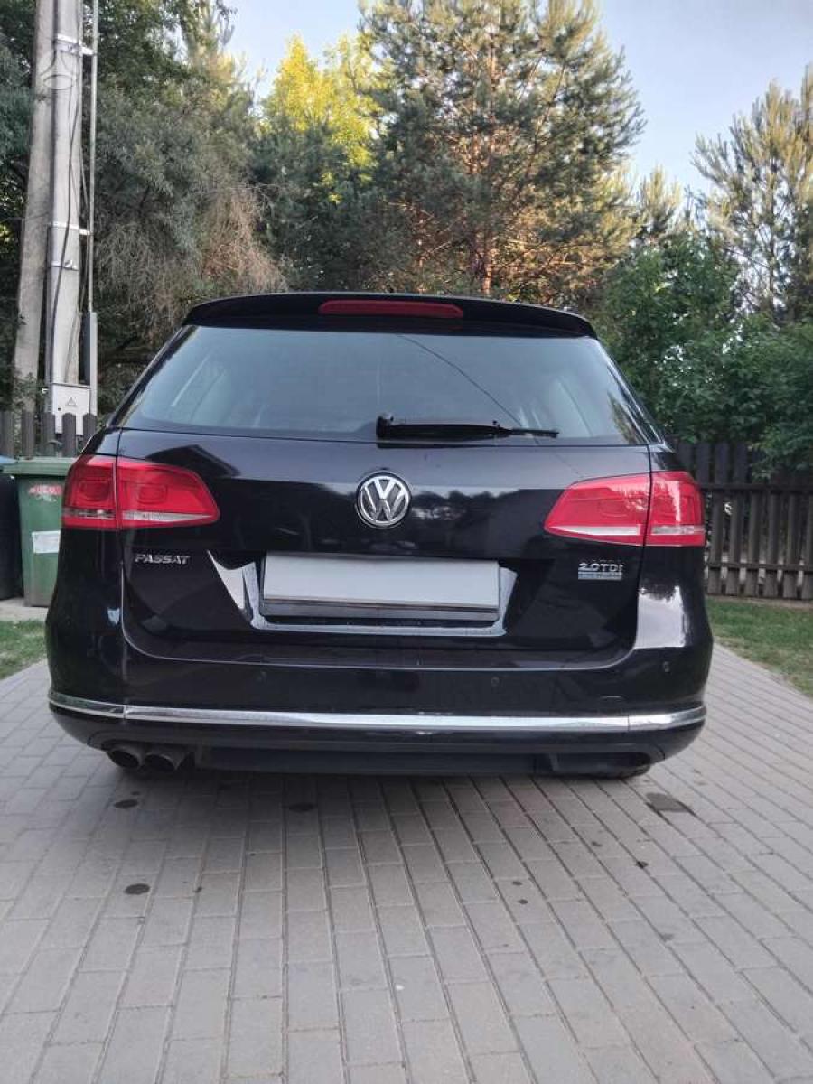 Black Volkswagen Passat 2011 in Vilnius, with an engine capacity of 2.00 L and mileage of 315 thousand km for 4100 €, photo 8 on AUTOMOTO.COM.LV