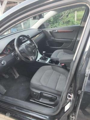 Black Volkswagen Passat 2011 in Vilnius, with an engine capacity of 2.00 L and mileage of 315 thousand km for 4100 €, photo 12 on AUTOMOTO.COM.LV